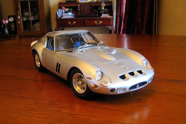 REVIEW: CMC Ferrari 250 GTO - Silver • DiecastSociety.com