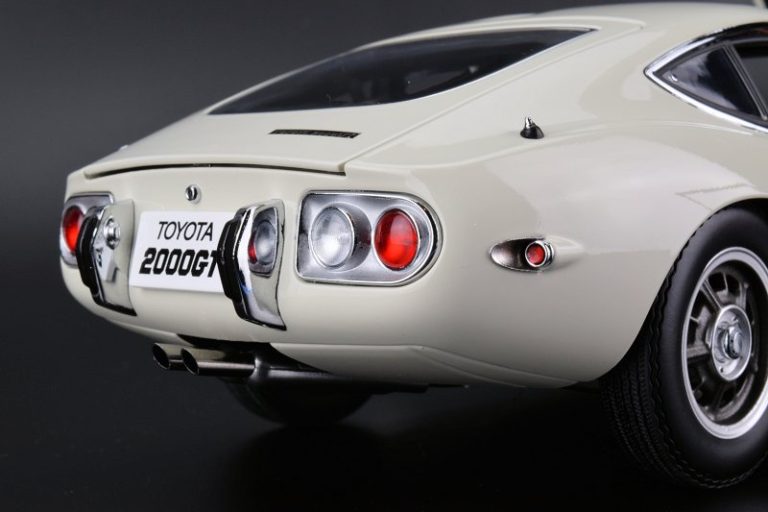 REVIEW: AUTOart Toyota 2000 GT • DiecastSociety.com