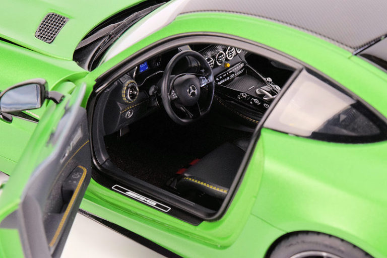 REVIEW: AUTOart Mercedes-AMG GT R • DiecastSociety.com
