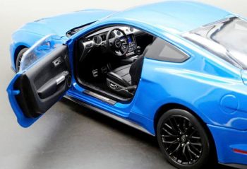 Diecast Masters Painted Sample 2019 Ford Mustang • DiecastSociety.com
