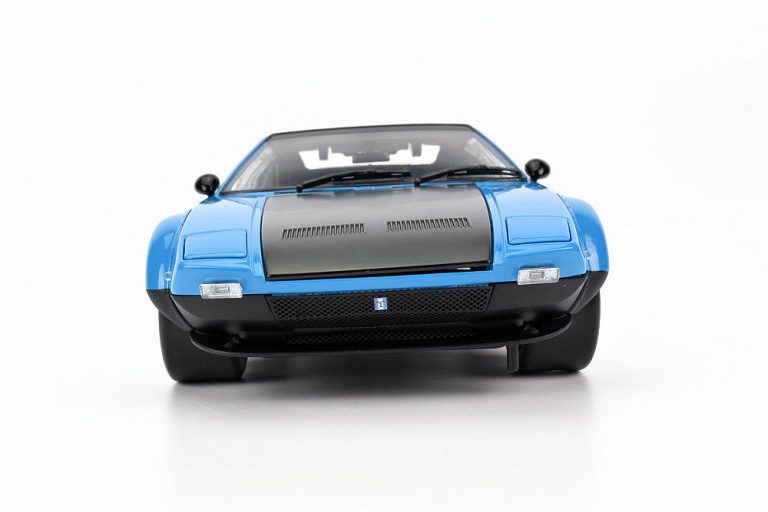 REVIEW: Kyosho De Tomaso Pantera GT4 • DiecastSociety.com