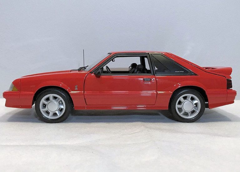 REVIEW: GMP 1993 Ford Mustang Cobra • DiecastSociety.com