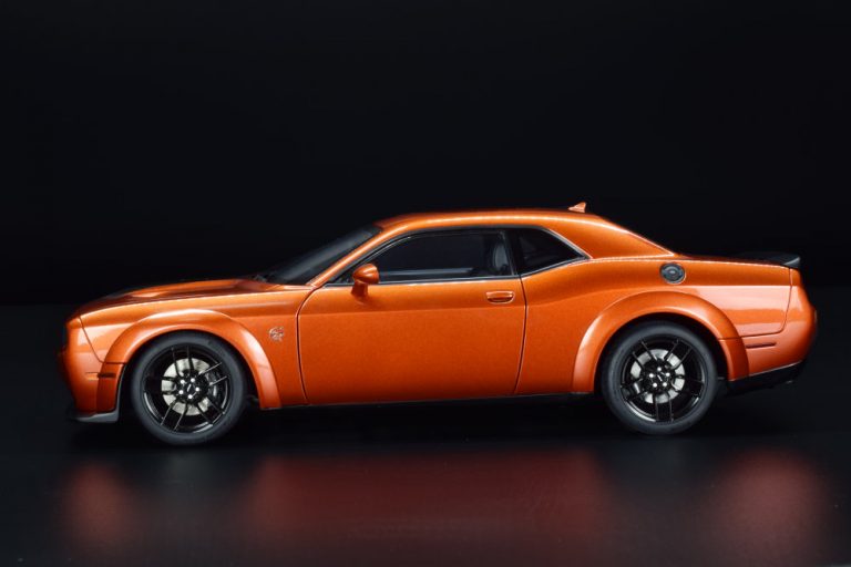 REVIEW: AUTOart Dodge Challenger SRT Hellcat Widebody • DiecastSociety.com