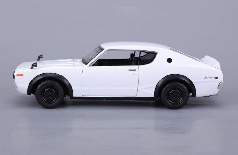 maisto_Nissan Skyline 2000 GT-R2 • DiecastSociety.com