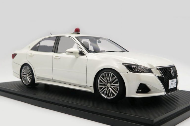 Ignition Model 1:18 Toyota Crown (GRS214) Service Vechiles ...