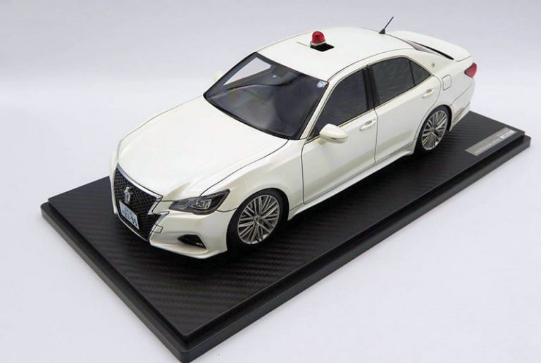 Ignition Model 1:18 Toyota Crown (GRS214) Service Vechiles ...