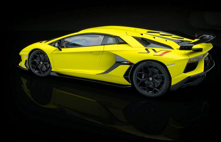 Lamborghini Aventador SVJ (7) • DiecastSociety.com