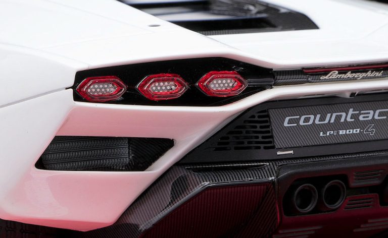 REVIEW: MR Lamborghini Countach LPI 800-4 • DiecastSociety.com