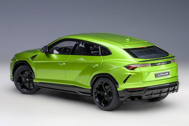 New Colour AUTOart Lamborghini Urus - Verde Selvans • DiecastSociety.com