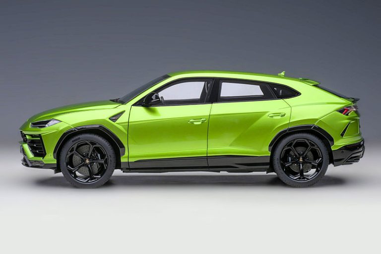 New Colour AUTOart Lamborghini Urus - Verde Selvans • DiecastSociety.com