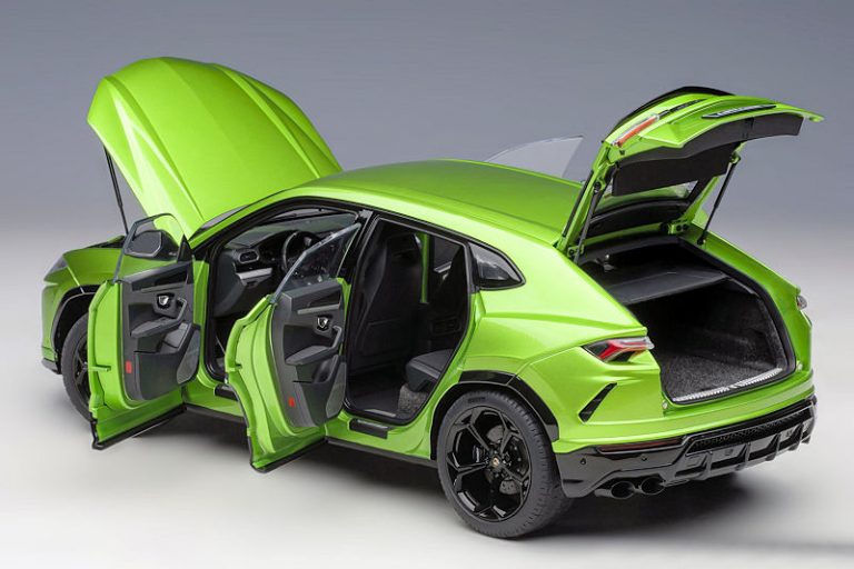 New Colour AUTOart Lamborghini Urus - Verde Selvans • DiecastSociety.com