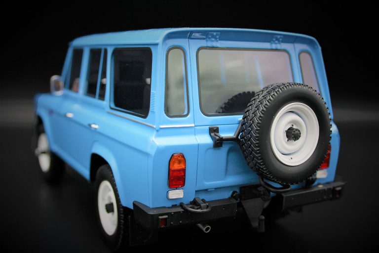 REVIEW: Aurora Models ARO 244D (1989) • DiecastSociety.com