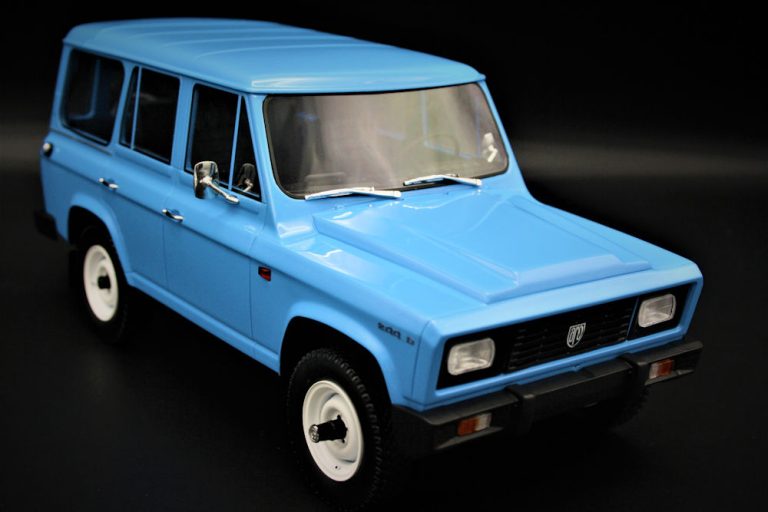 REVIEW: Aurora Models ARO 244D (1989) • DiecastSociety.com