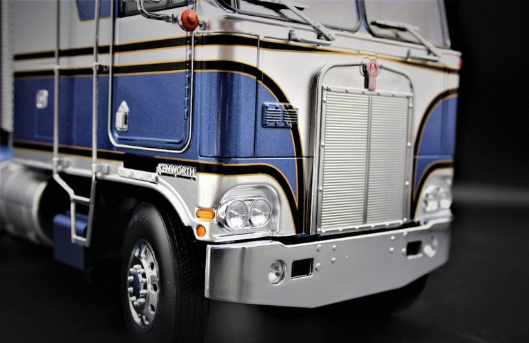 REVIEW: Road Kings Kenworth K100 Aerodyne • DiecastSociety.com