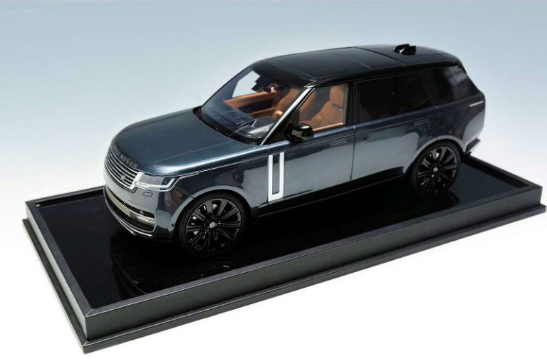 MotorHelix Range Rover "Extended Edition" • DiecastSociety.com