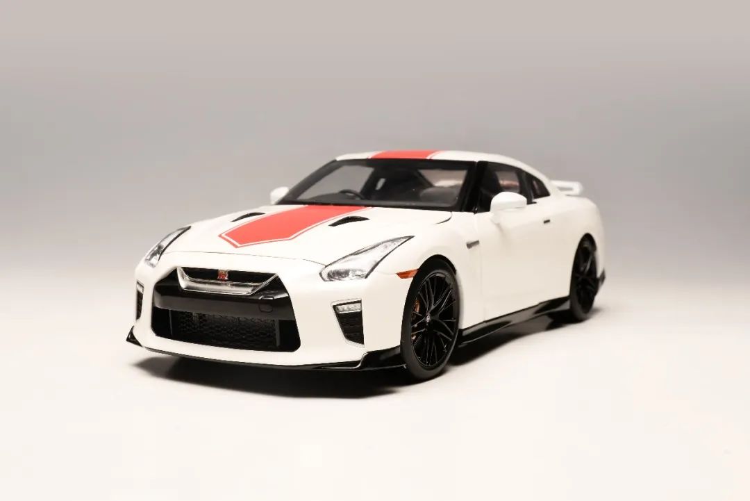 mh_Nissan GT-R（R35）“50th Anniversary”c • DiecastSociety.com