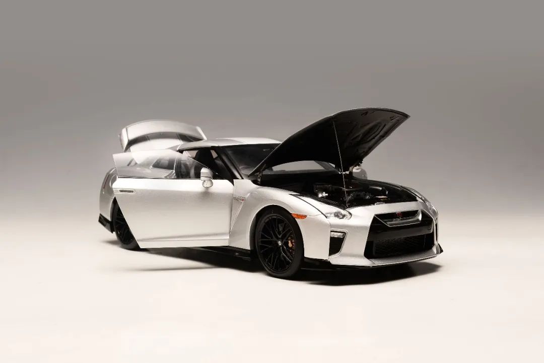 mh_Nissan GT-R（R35）“50th Anniversary”f • DiecastSociety.com