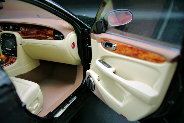 REVIEW: Almost Real Jaguar XJ (X350) • DiecastSociety.com