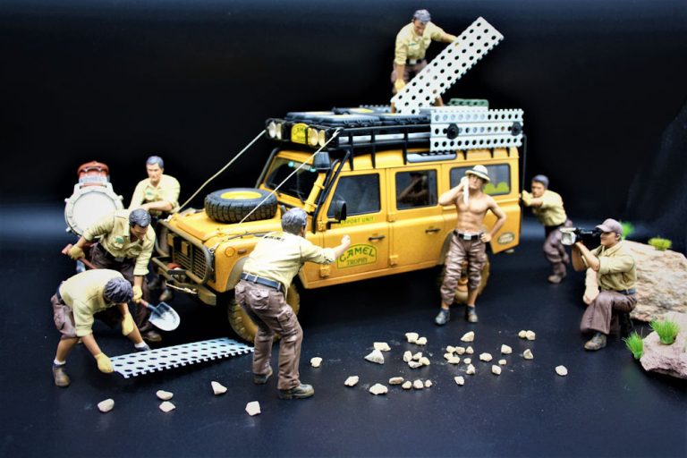 PHOTO GALLERY: American Diorama Camel Trophy Crew • DiecastSociety.com