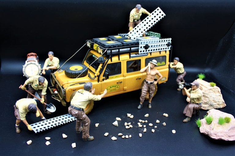 PHOTO GALLERY: American Diorama Camel Trophy Crew • DiecastSociety.com