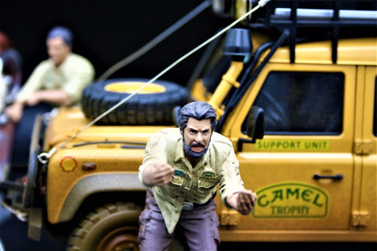 PHOTO GALLERY: American Diorama Camel Trophy Crew • DiecastSociety.com
