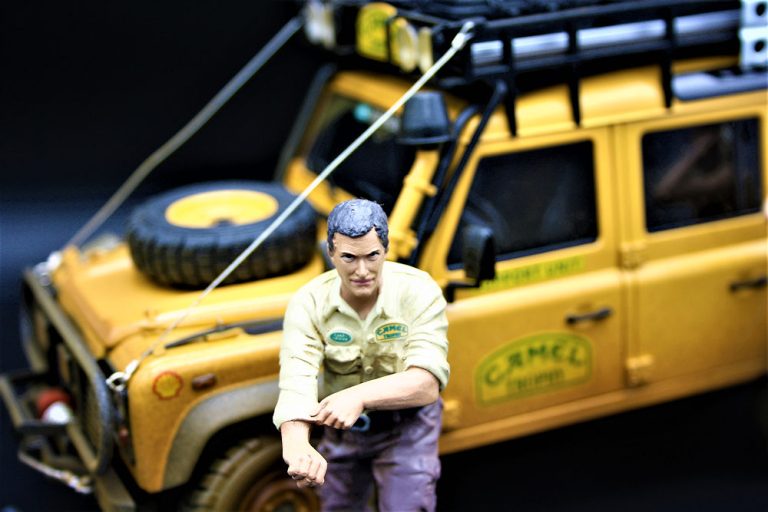 PHOTO GALLERY: American Diorama Camel Trophy Crew • DiecastSociety.com