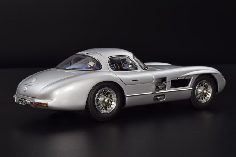 REVIEW: CMC Mercedes-Benz 300 SLR Coupé (Blue interior ...