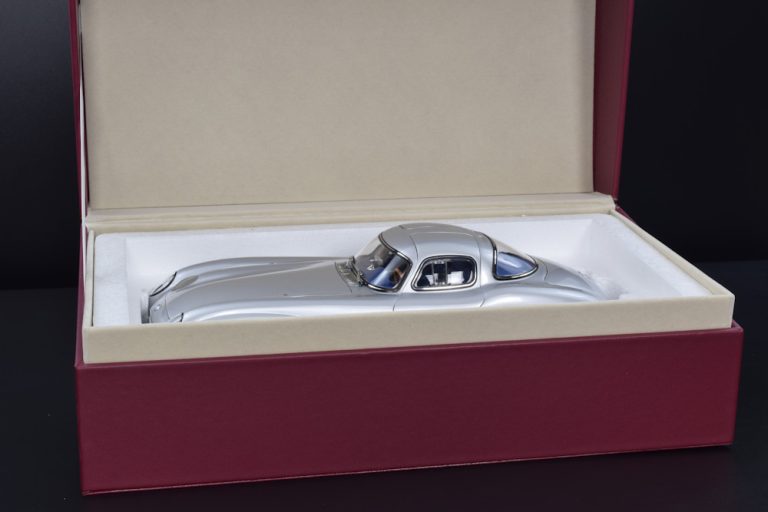 REVIEW: CMC Mercedes-Benz 300 SLR Coupé (Blue interior ...