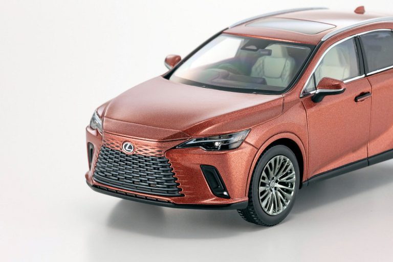 Kyosho Diecast 1:43 Lexus RX450h+/RX500 F Sport • DiecastSociety.com