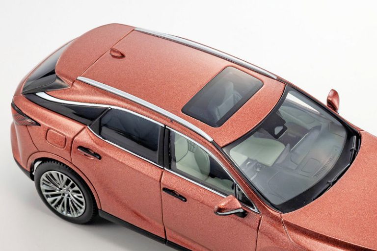 Kyosho Diecast 1:43 Lexus RX450h+/RX500 F Sport • DiecastSociety.com