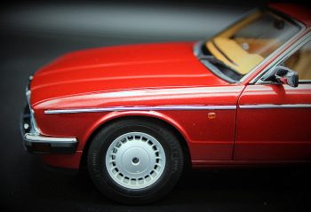 REVIEW: Almost Real (Jaguar) Daimler XJ40 4.0 • DiecastSociety.com
