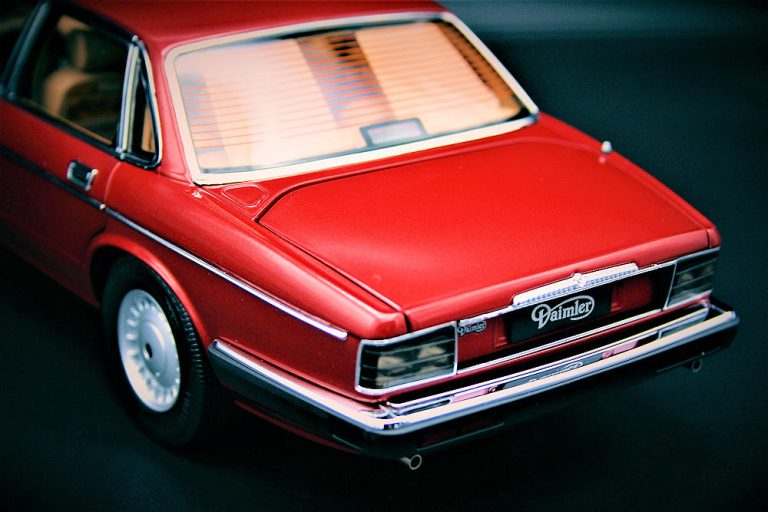 REVIEW: Almost Real (Jaguar) Daimler XJ40 4.0 • DiecastSociety.com
