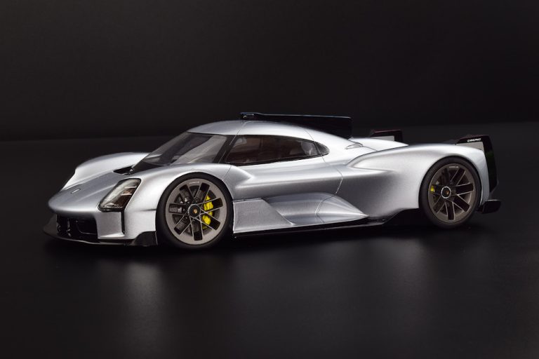 PHOTO GALLERY: Spark Dealer Edition Porsche 919 Street • DiecastSociety.com