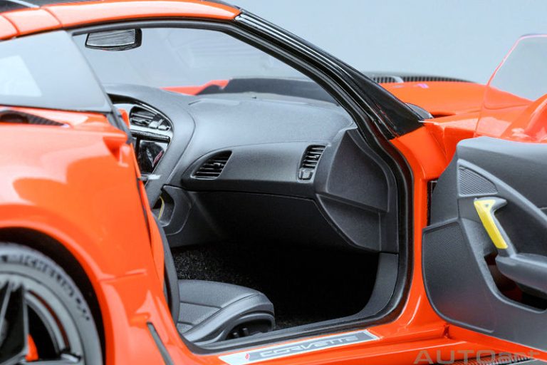 FIRST LOOK: AUTOart Corvette C7 ZR1/Dodge Challenger (UPDATE ...