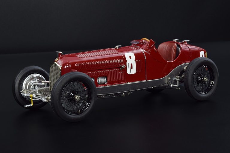 PHOTO GALLERY: CMC Alfa Romeo P3 Nuvolari, Winner... • DiecastSociety.com