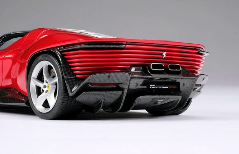 Amalgam New 1:18 Ferrari Daytona SP3 • DiecastSociety.com