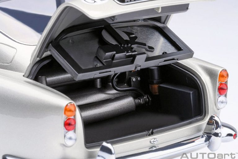 AUTOart Aston Martin DB5 “Goldfinger” (GADGETS ADDED!) • DiecastSociety.com