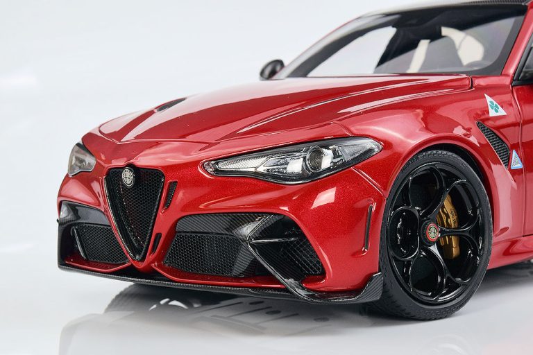 REVIEW: MotorHelix Alfa Romeo Giulia GTA • DiecastSociety.com
