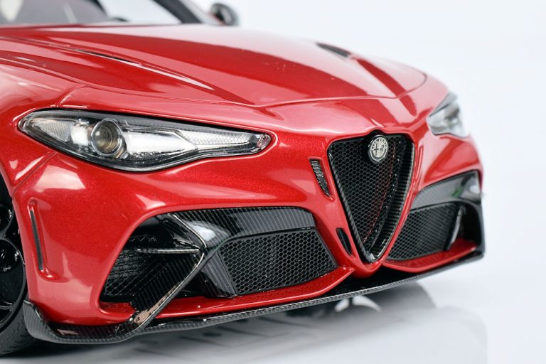 REVIEW: MotorHelix Alfa Romeo Giulia GTA • DiecastSociety.com