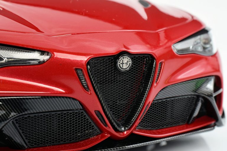 REVIEW: MotorHelix Alfa Romeo Giulia GTA • DiecastSociety.com
